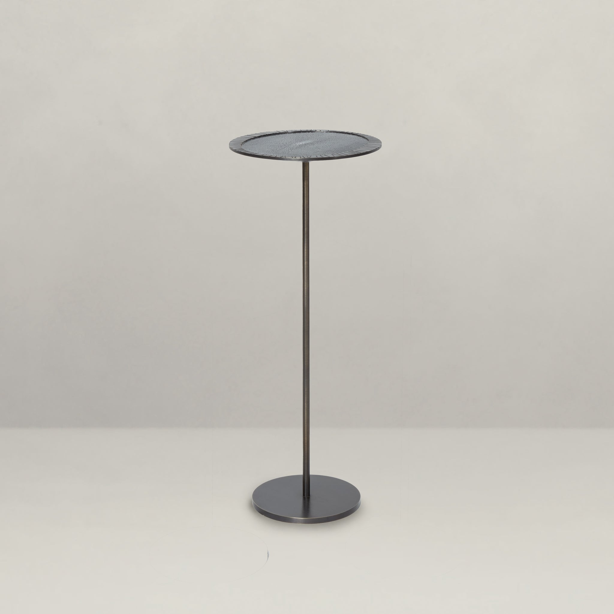 Como Side Table, Round – Simpsons London